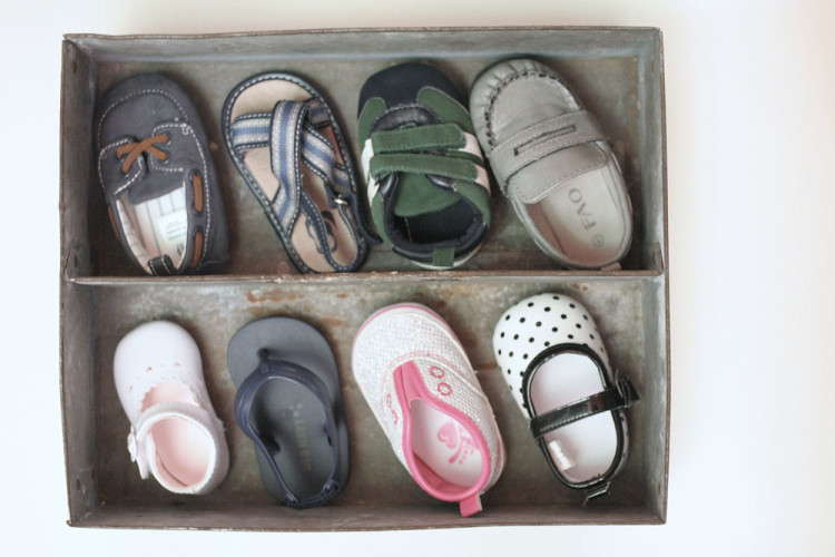 How to Make a Baby Shoe Shadow Box – Craftivity Designs