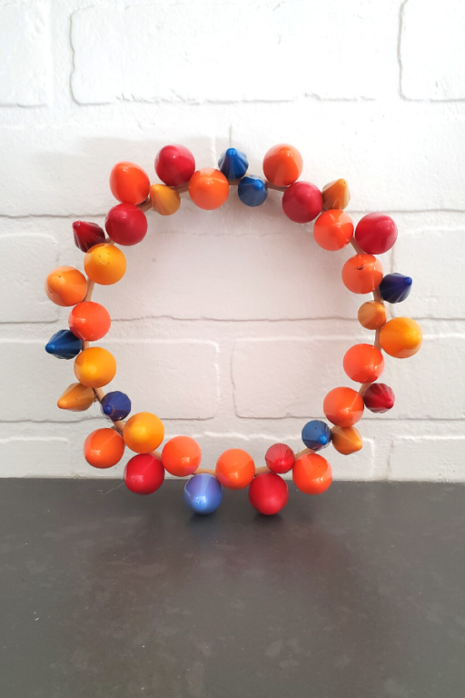 How to Make a Christmas Light Wreath with Vintage Bulbs – Craftivity ...