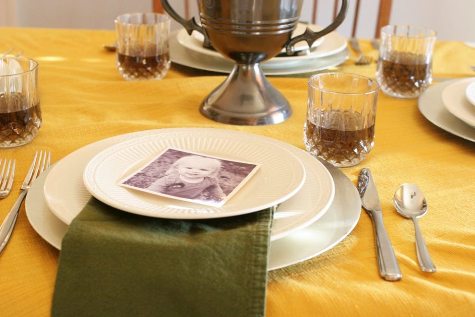 Simple Thanksgiving Table Setting with Family Photos – Craftivity Designs