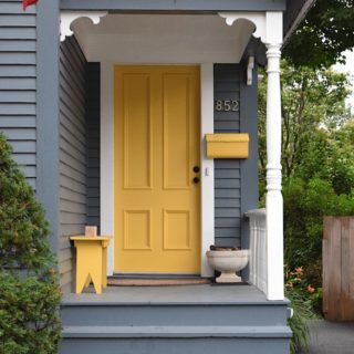 20+ Homes with Yellow Front Doors – Craftivity Designs