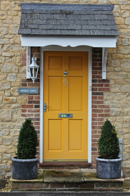 20+ Homes with Yellow Front Doors – Craftivity Designs